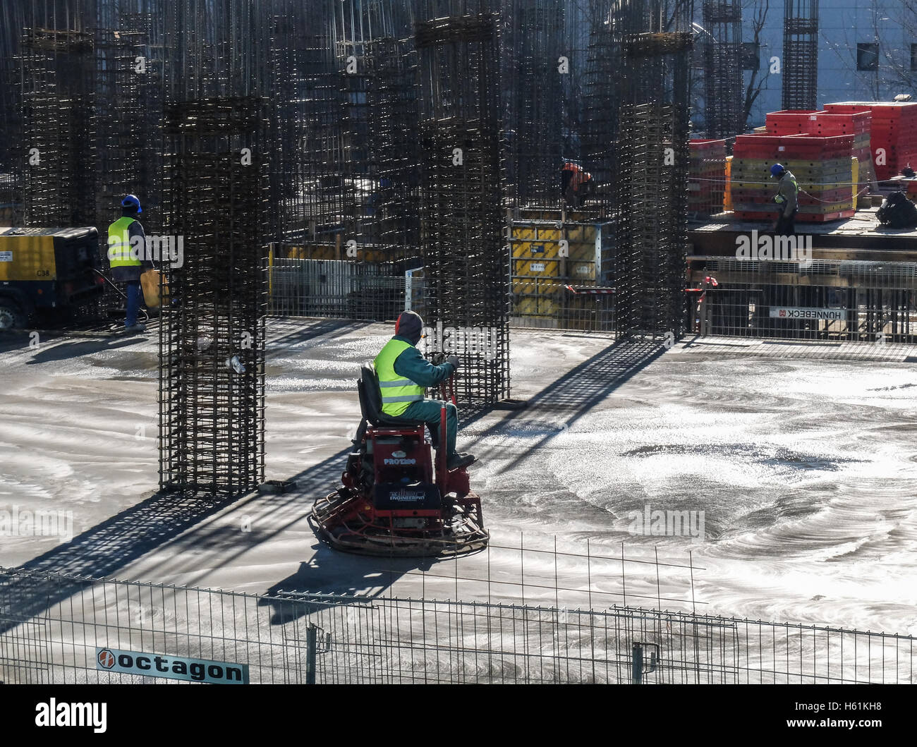 Construction workers bucharest hi-res stock photography and images - Alamy