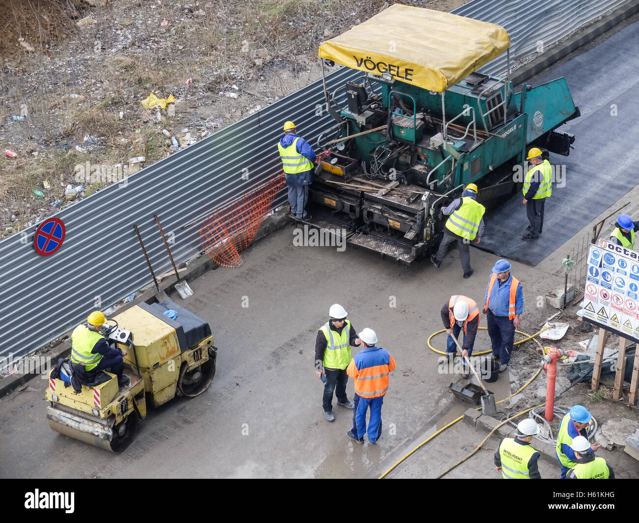 Construction workers bucharest hi-res stock photography and images - Alamy