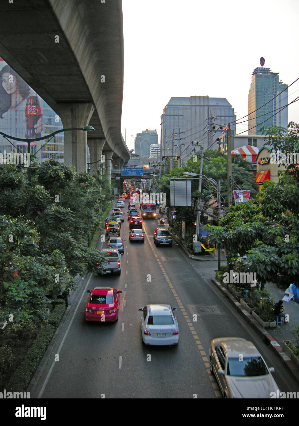 Bangkok street hi-res stock photography and images - Alamy