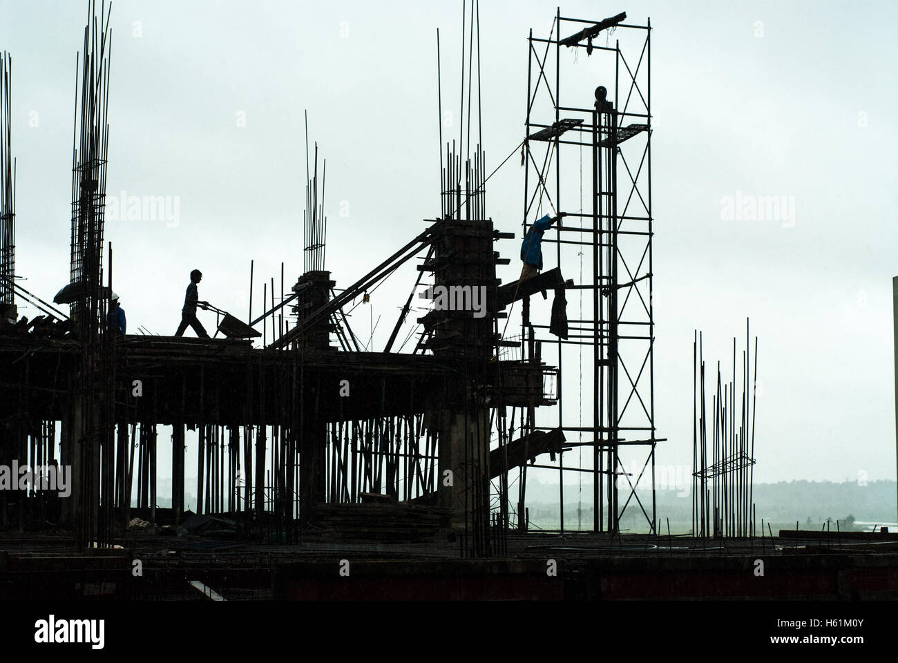 Construction workers iron rods construction hi-res stock photography ...
