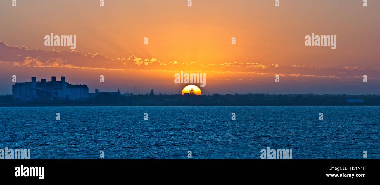 Sunrise on the Horizon Stock Photo - Alamy