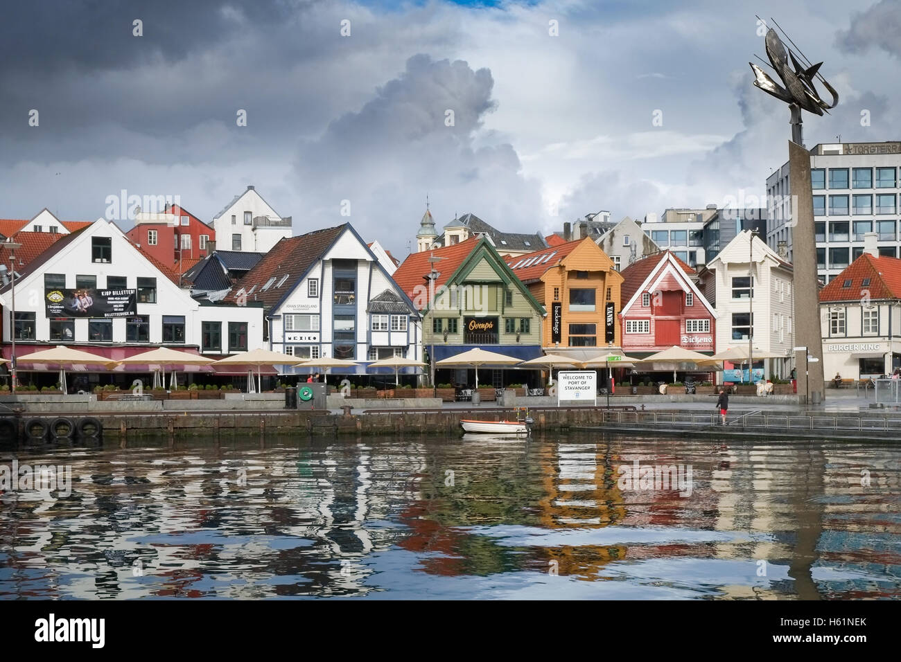 Quayside bars hi-res stock photography and images - Alamy