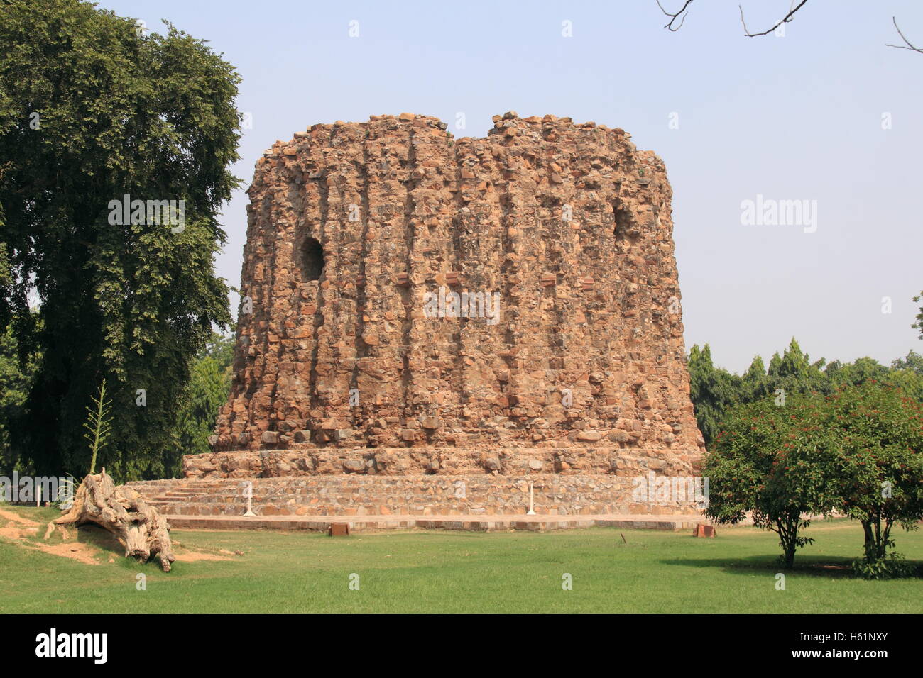 Alai Minar, Qutb Minar Complex, Mehrauli Archaeological Park, Delhi ...