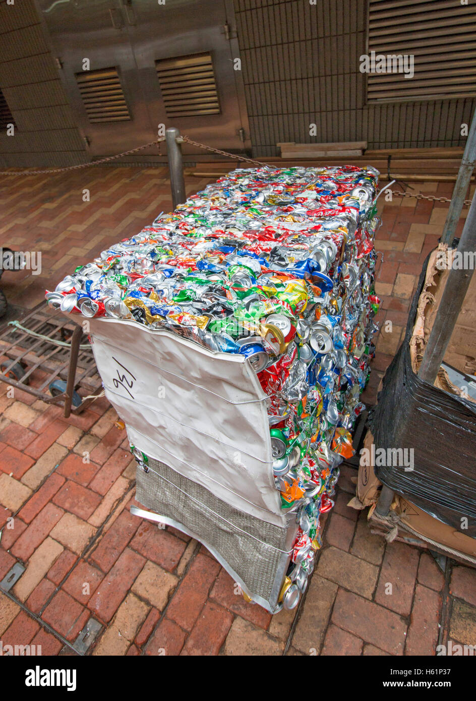 Squashed tin cans hi-res stock photography and images - Alamy