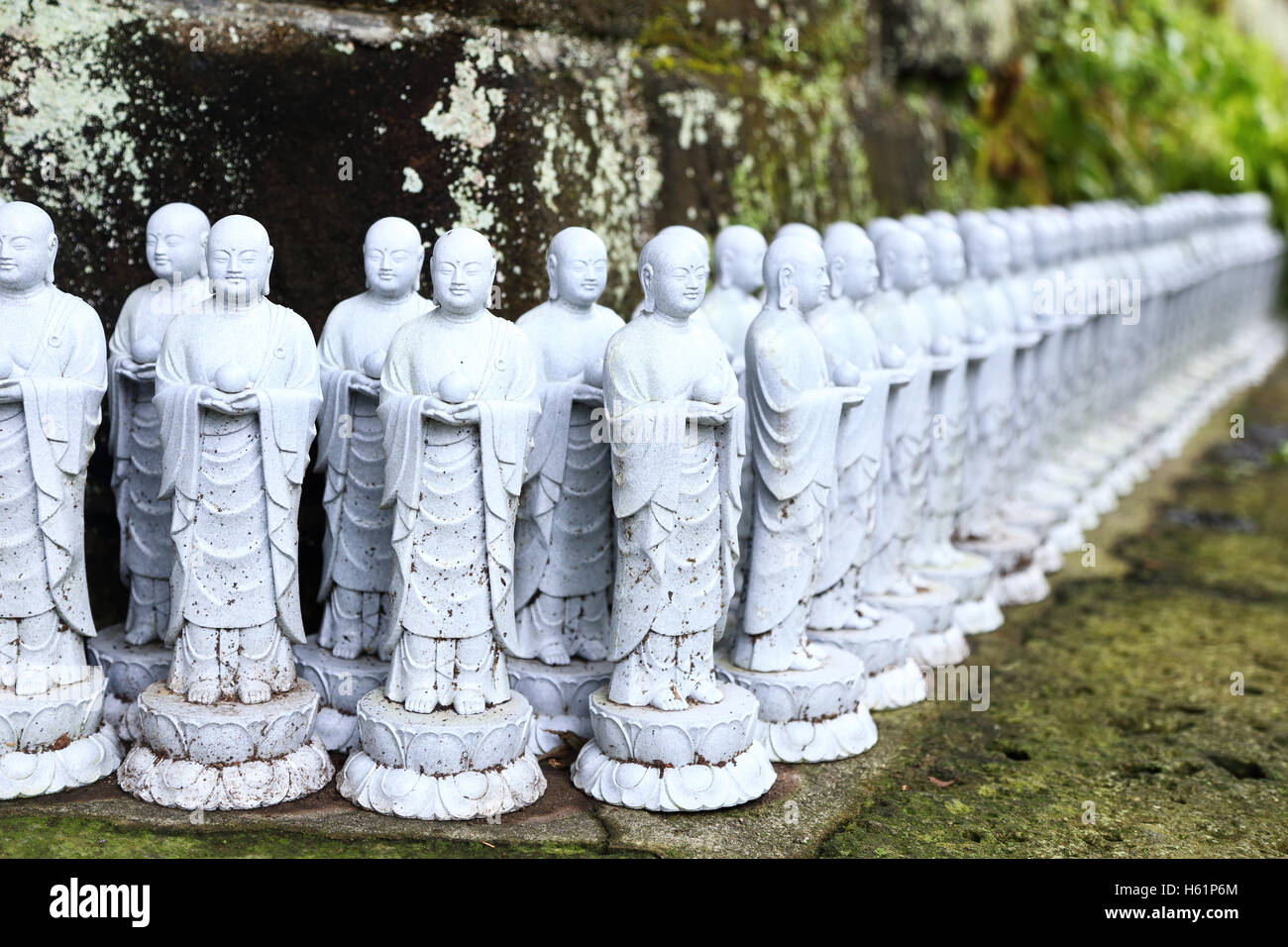 Long line of identical Buddha little standing statues in Kamakura ...
