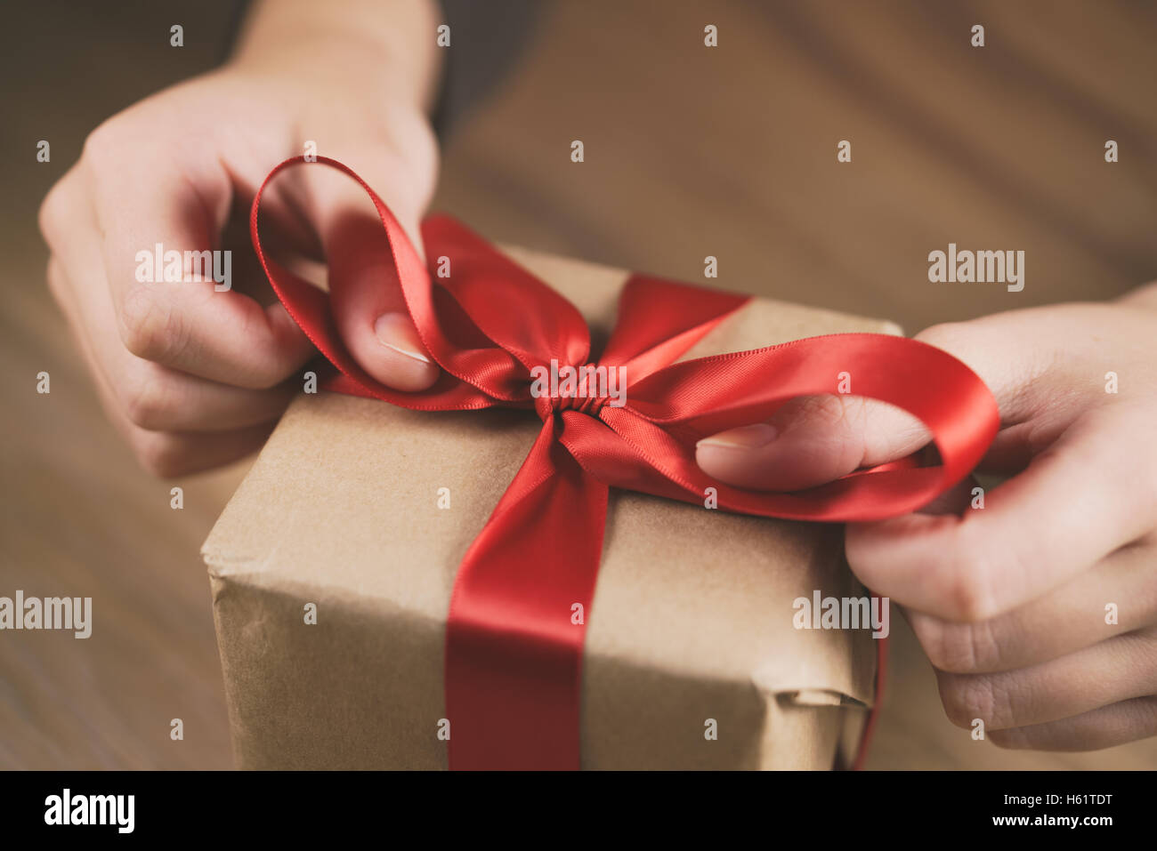 Packing gift hi-res stock photography and images - Alamy