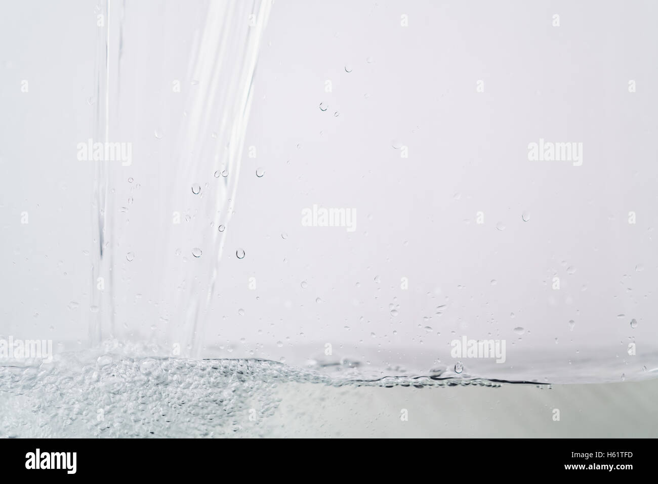 Pour water aquarium hi-res stock photography and images - Alamy
