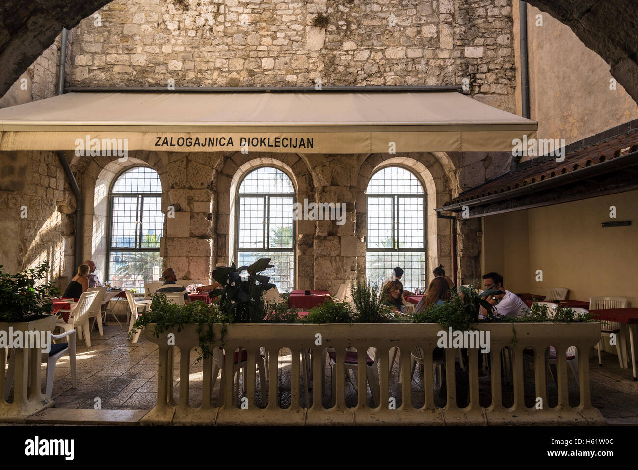 Ancient roman restaurant hi-res stock photography and images - Alamy