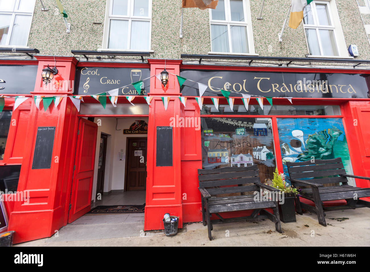 Donegal pub hi-res stock photography and images - Alamy