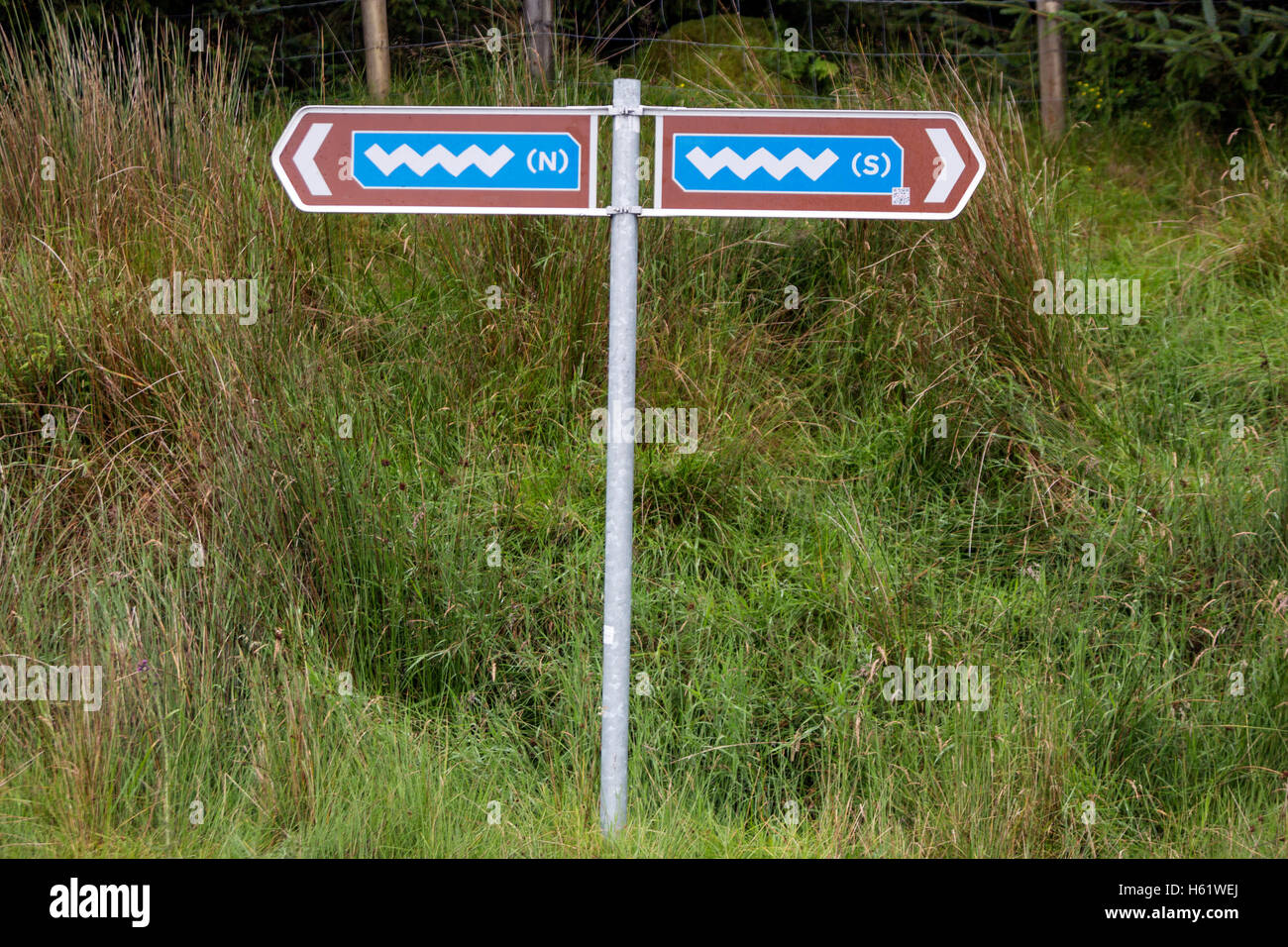 Wild atlantic way sign hi-res stock photography and images - Alamy
