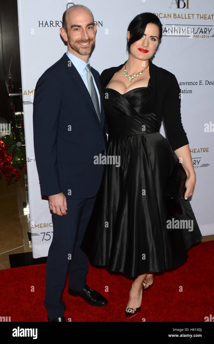 Kyle Ridaught (L) and Jennifer Kinville (R) arrives at the American ...