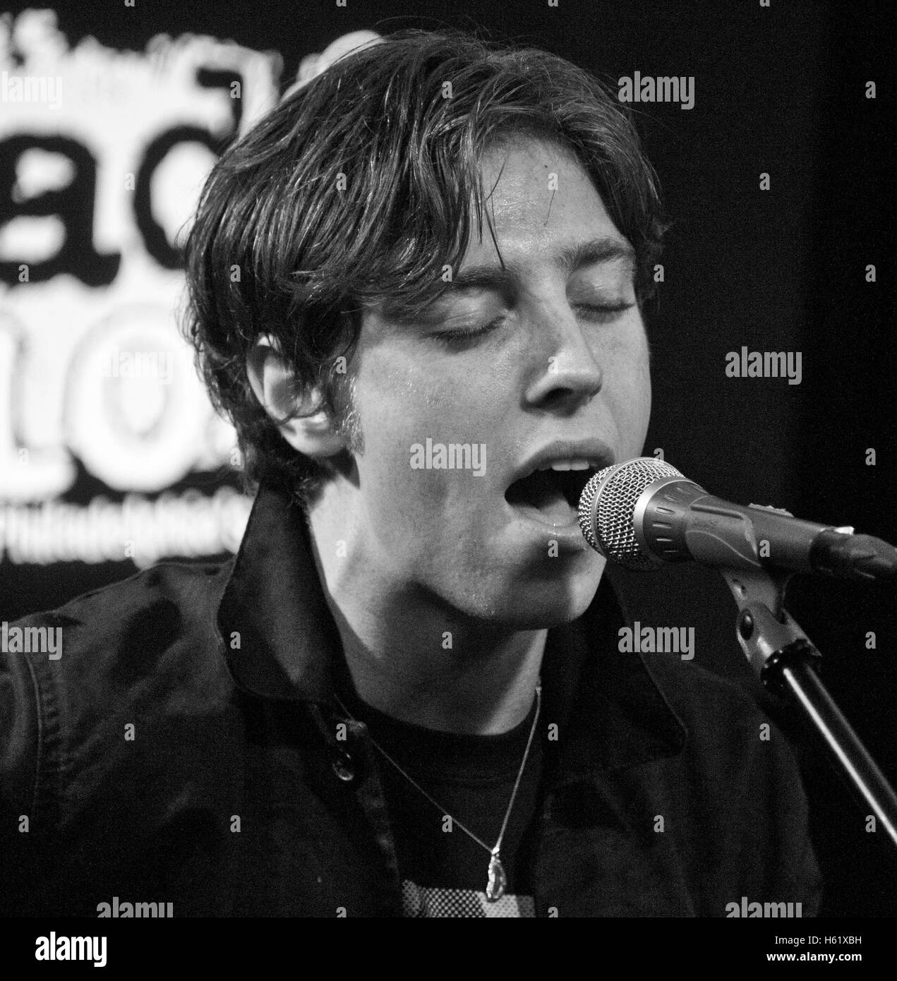 Bala Cynwyd, PA, USA. 21st October, 2016. British Alternative Rock Band ...