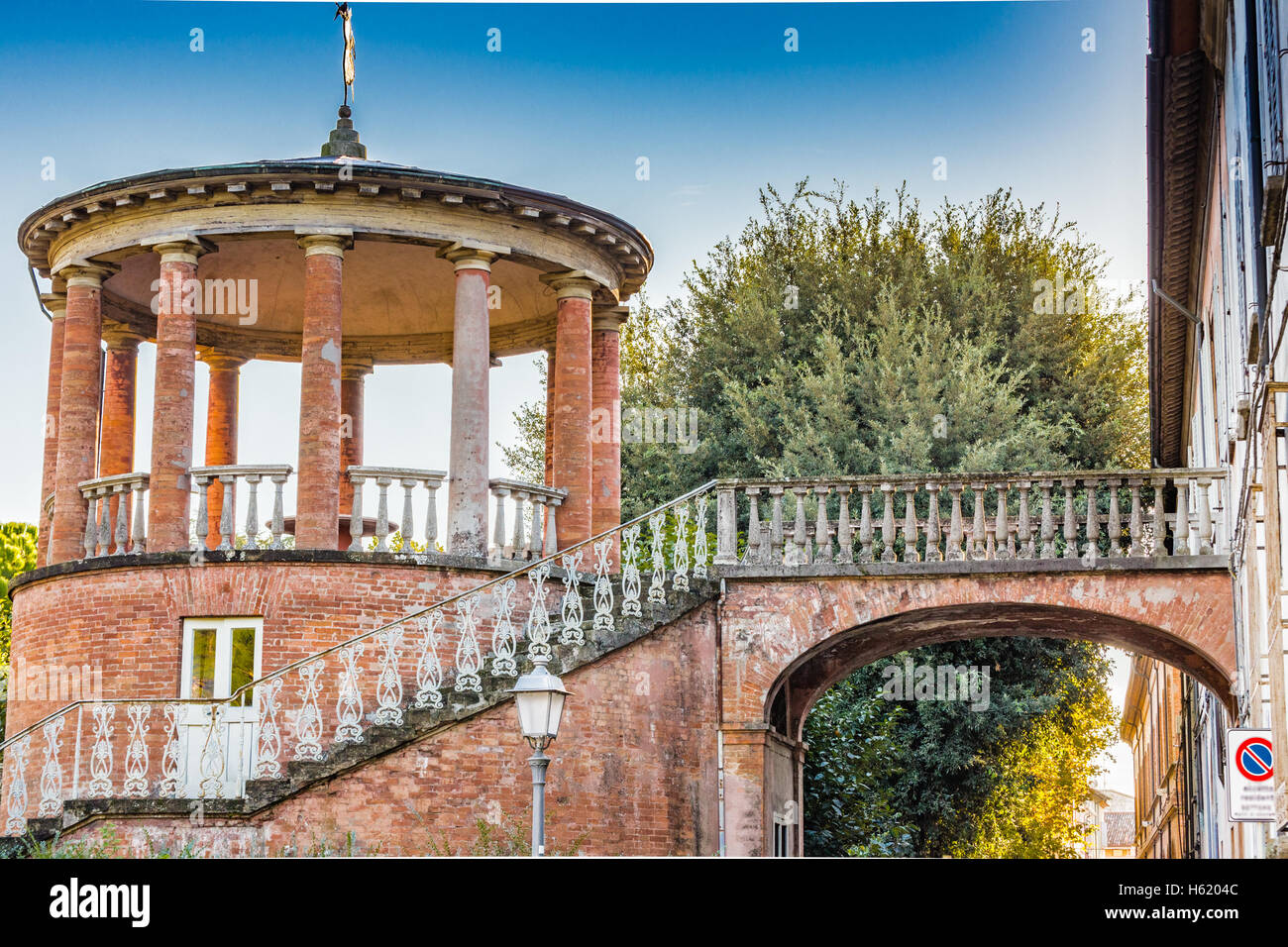 Eighteenth century gazebo brick columns hi-res stock photography and ...