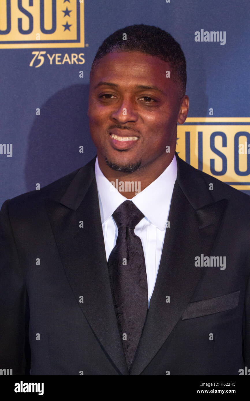 Warrick Dunn AP NFL Offensive Rookie of the Year in 1997 and three Pro ...