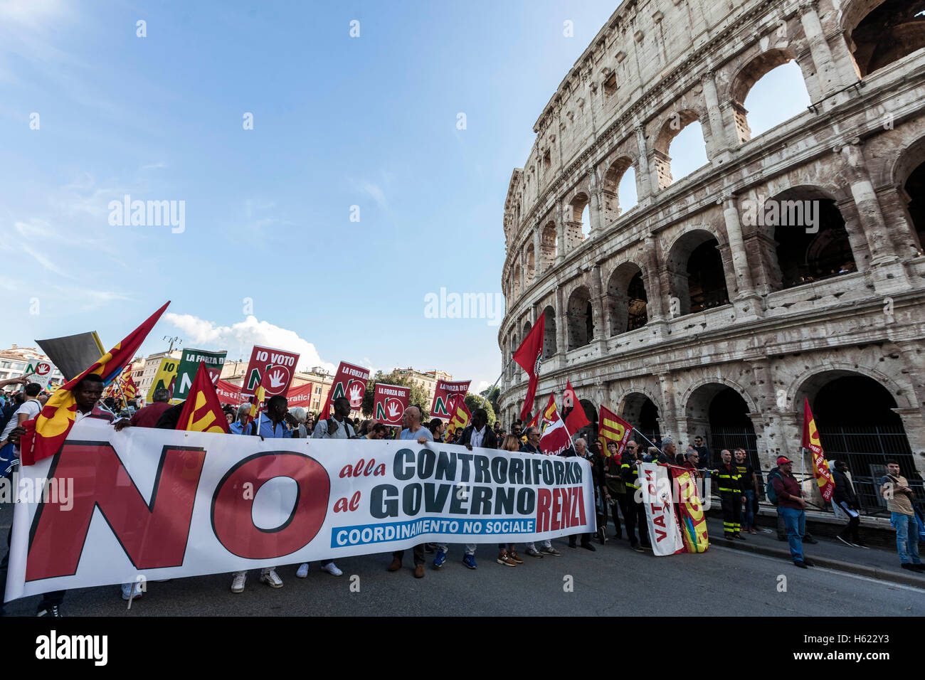 Rome, Italy. 22nd Oct, 2016. Thousands of people shout slogans and wave ...