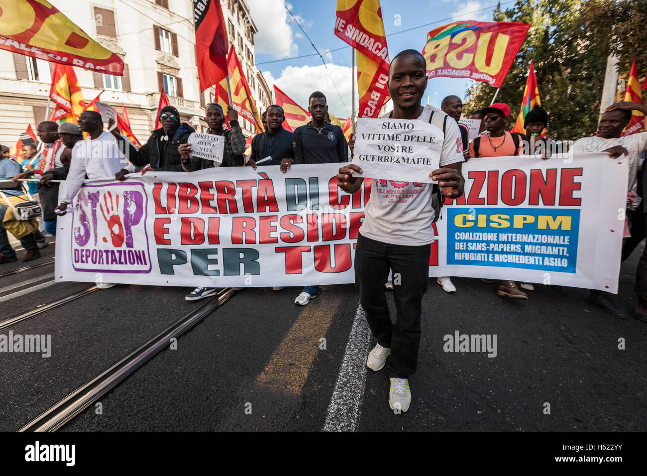 Rome, Italy. 22nd Oct, 2016. Thousands of people shout slogans and wave ...