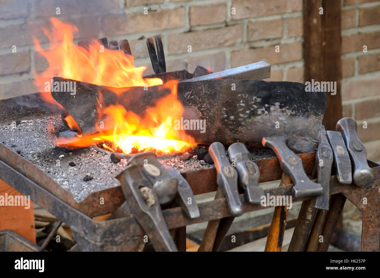 Blacksmith hammer hi-res stock photography and images - Alamy