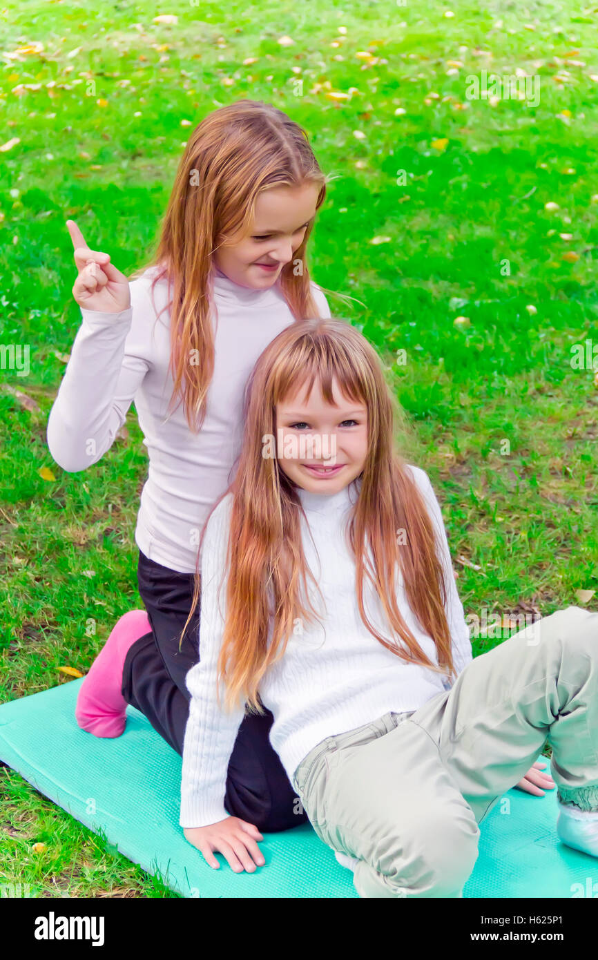 Sister play hi-res stock photography and images - Alamy