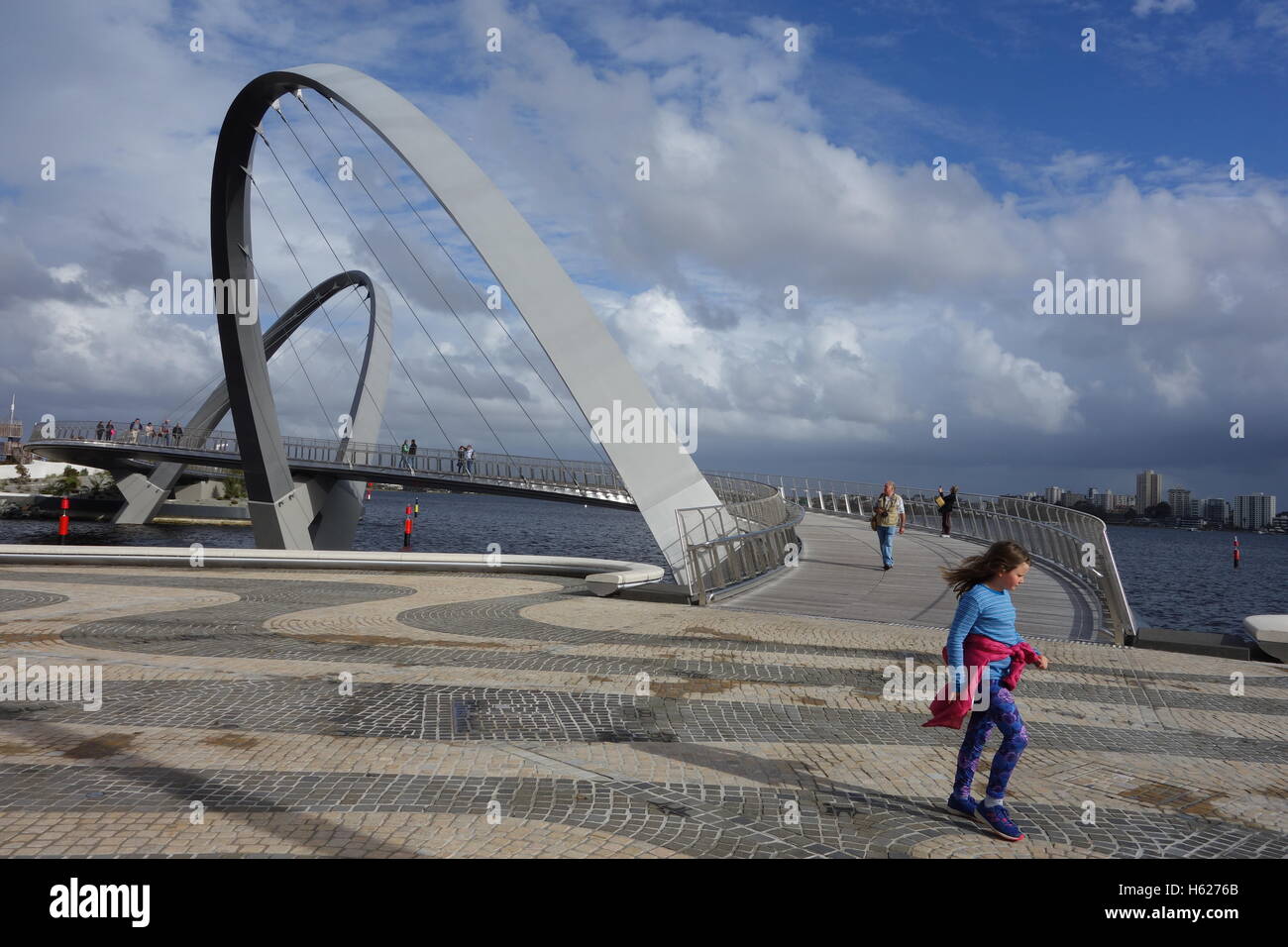 Elizabeth quay pedestrian bridge hi-res stock photography and images ...