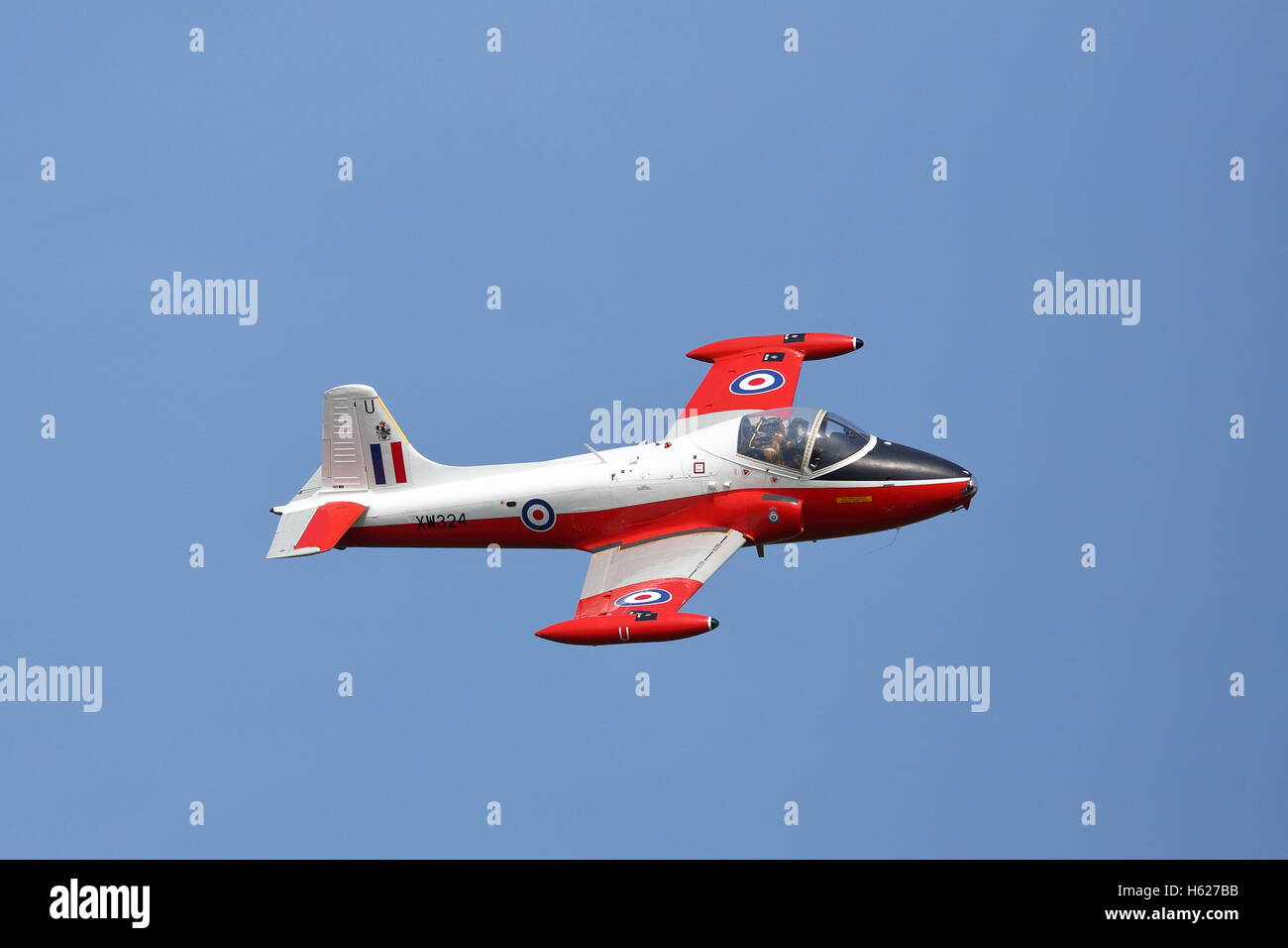 BAC Jet Provost T5A XW324 flying low over Abingdon Airfield ...