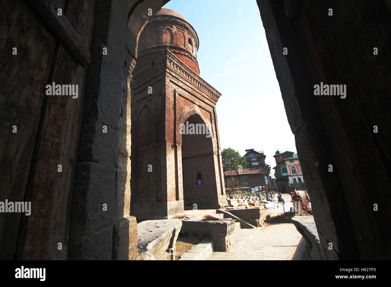 Srinagar, India. 23rd Oct, 2016. Budshah's tomb at Srinagar, is the ...
