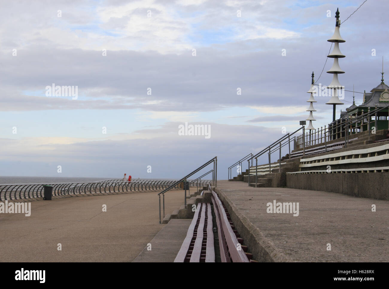Blackpool bench benches hi-res stock photography and images - Alamy