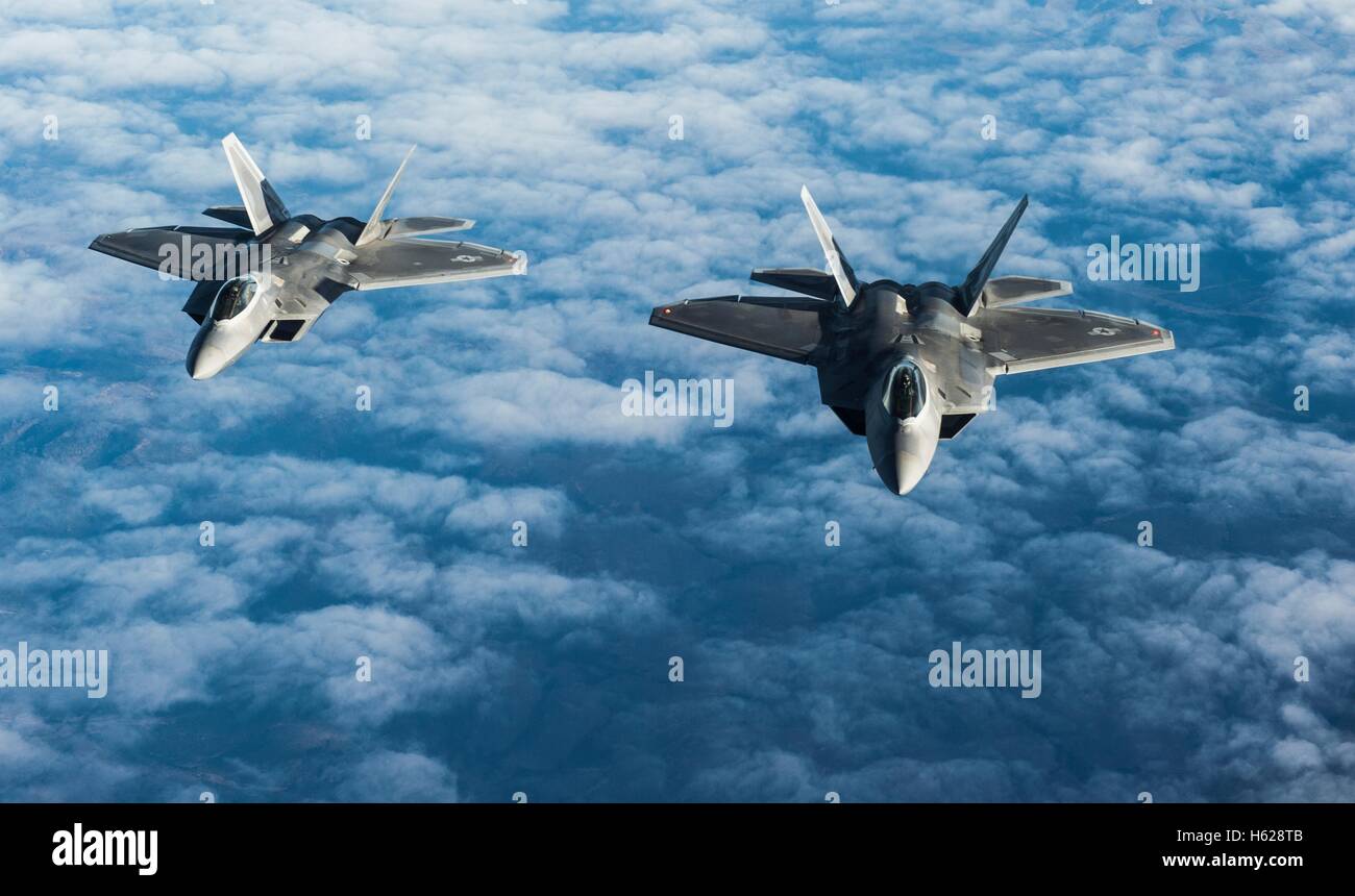 U.S Air Force F-22 Raptor stealth fighter aircraft in flight formation ...