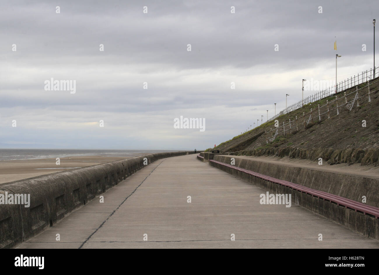 benches on north shore promenade, Blackpool, Lancashire, UK Stock Photo ...