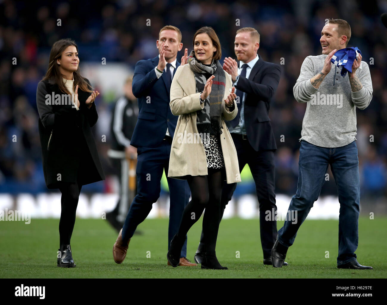 The children of ex Chelsea vice chairman Matthew Harding on the pitch ...