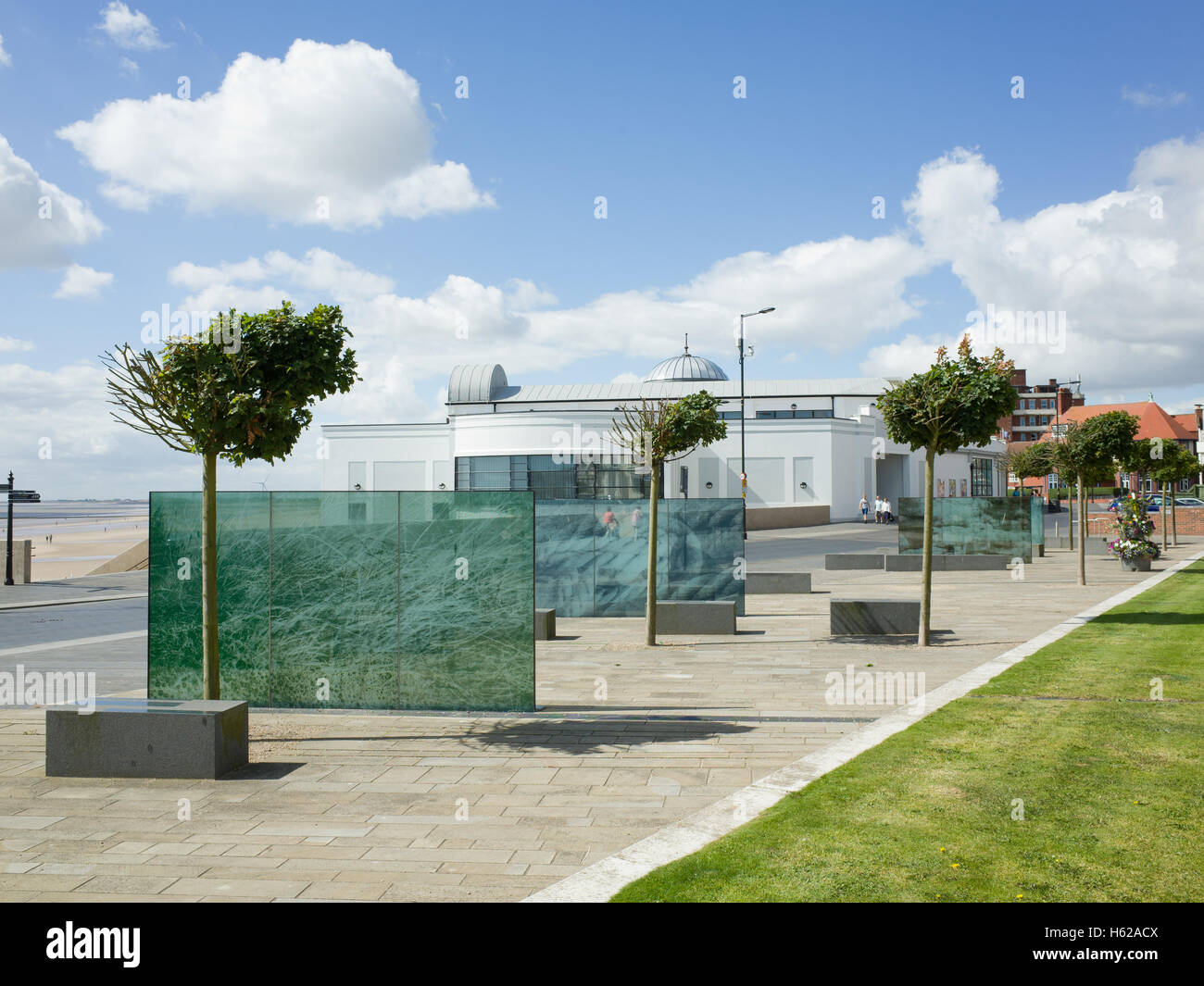 Glass screens bridlington spa hi-res stock photography and images - Alamy