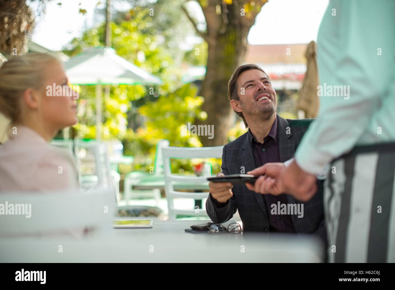 Handing the bill hi-res stock photography and images - Alamy