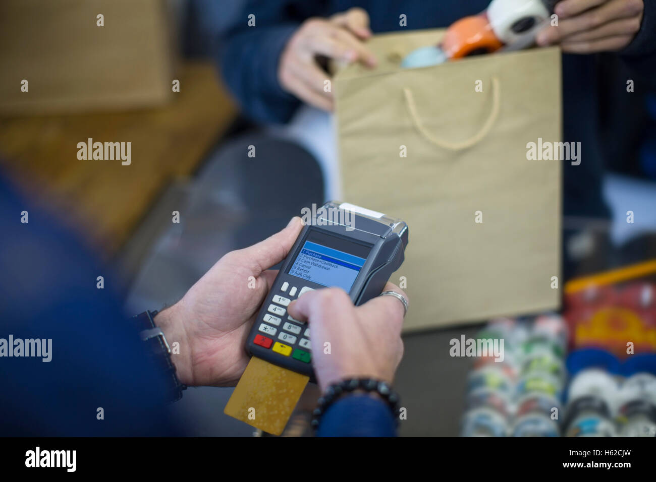 Salesperson using card reader for card payment Stock Photo - Alamy