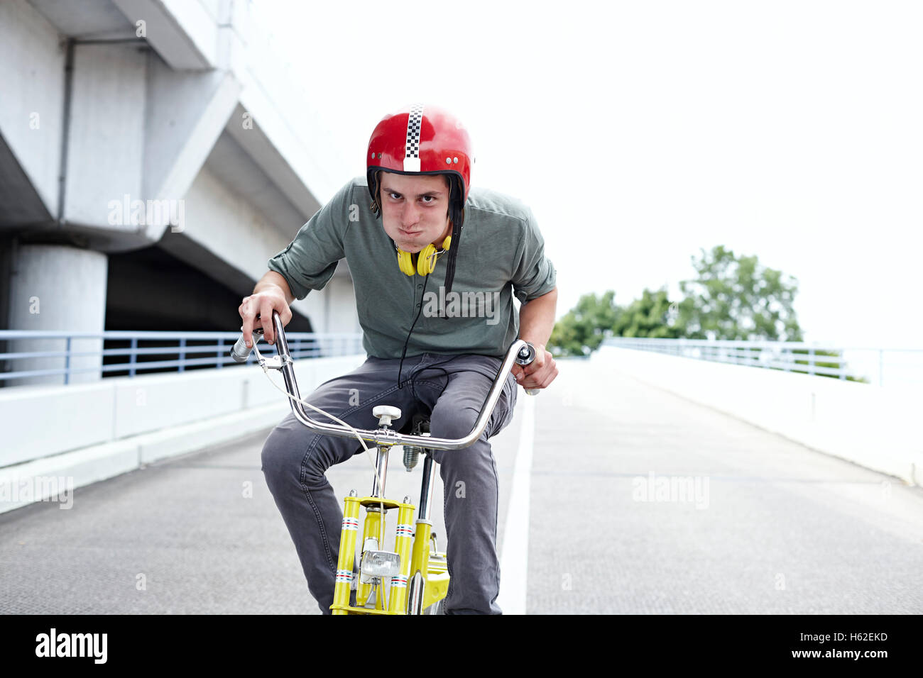 Boys bicycle fast not girls hi-res stock photography and images - Alamy