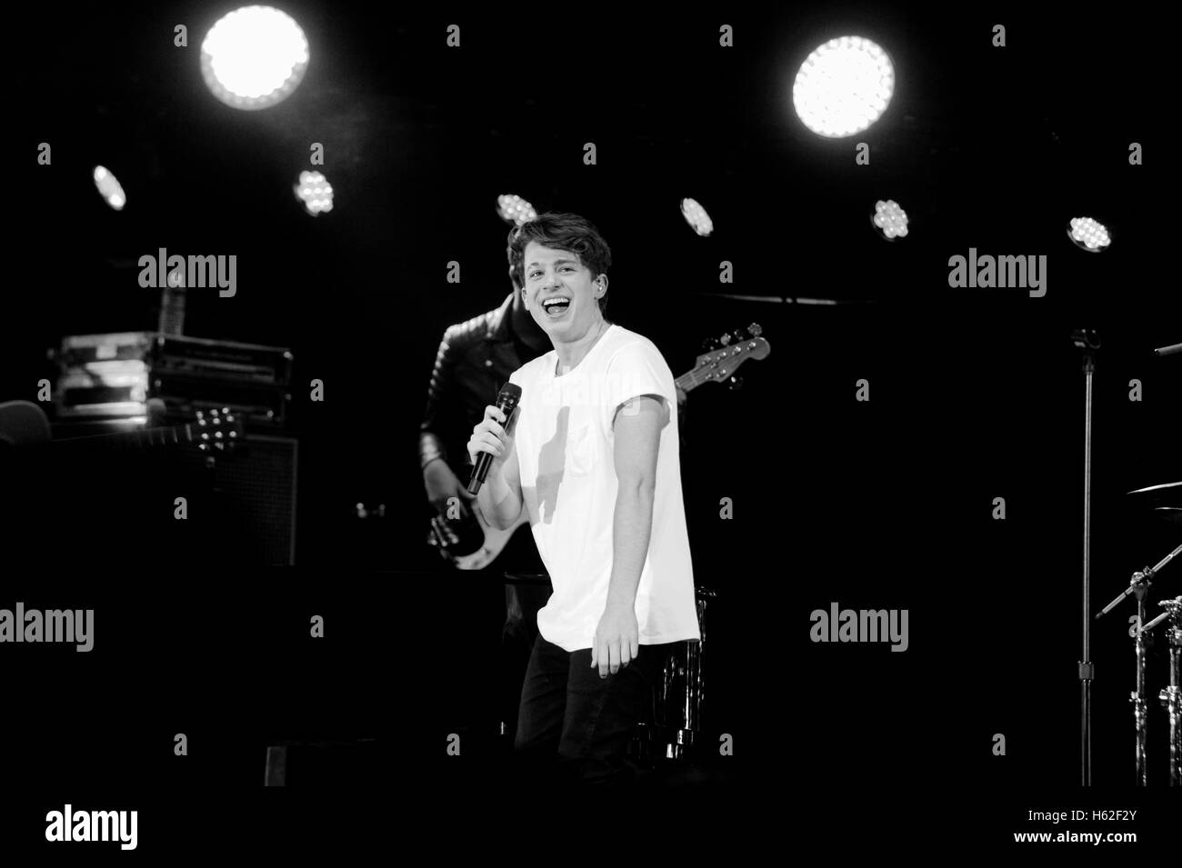 Charlie puth concert Black and White Stock Photos & Images - Alamy