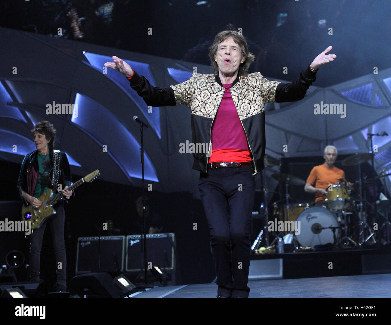 Las Vegas, Nevada, USA. 23rd Oct, 2016. Guitarists Ronnie Wood, Keith ...