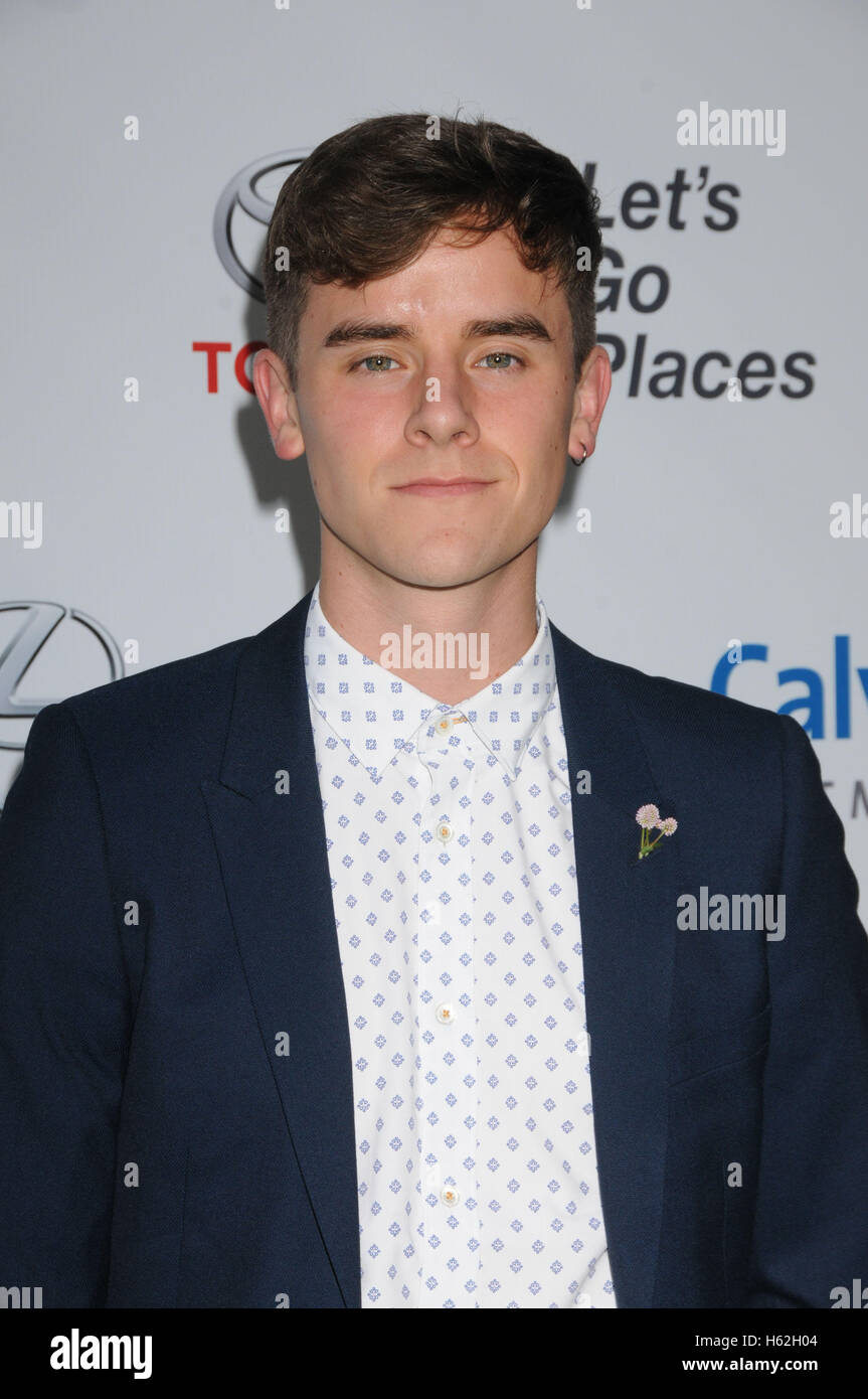Los Angeles, California, USA. 22nd Oct, 2016. - Actor CONNOR FRANTA at ...