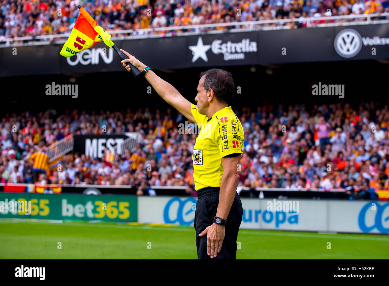 Referee [referee] assistant christian hi-res stock photography and ...