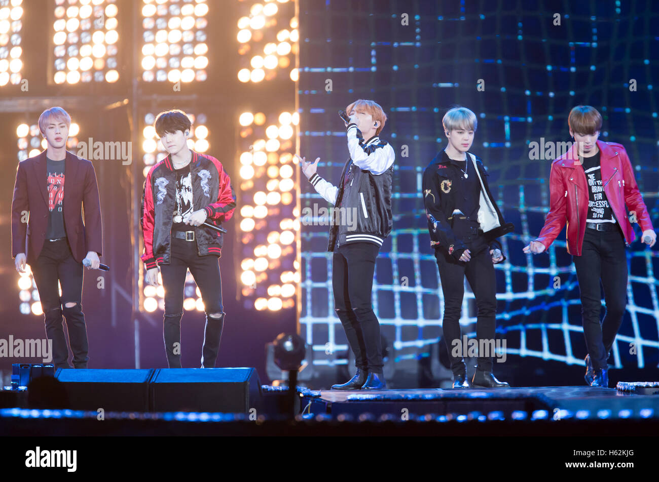 Bangtan boys korea hi-res stock photography and images - Alamy
