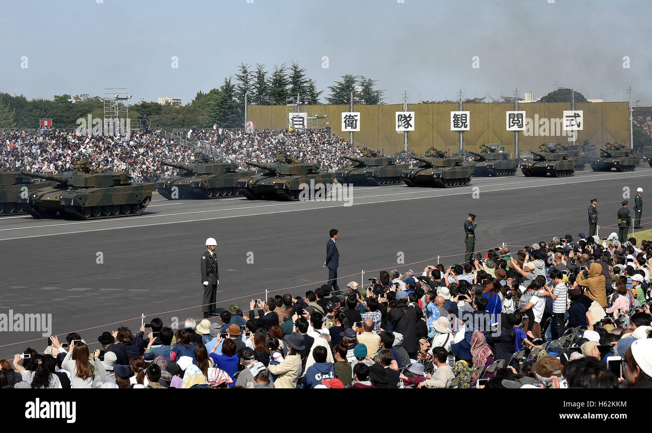 Asaka, Japan. 23rd Oct, 2016. Tanks, fighting vehicles and troops of ...