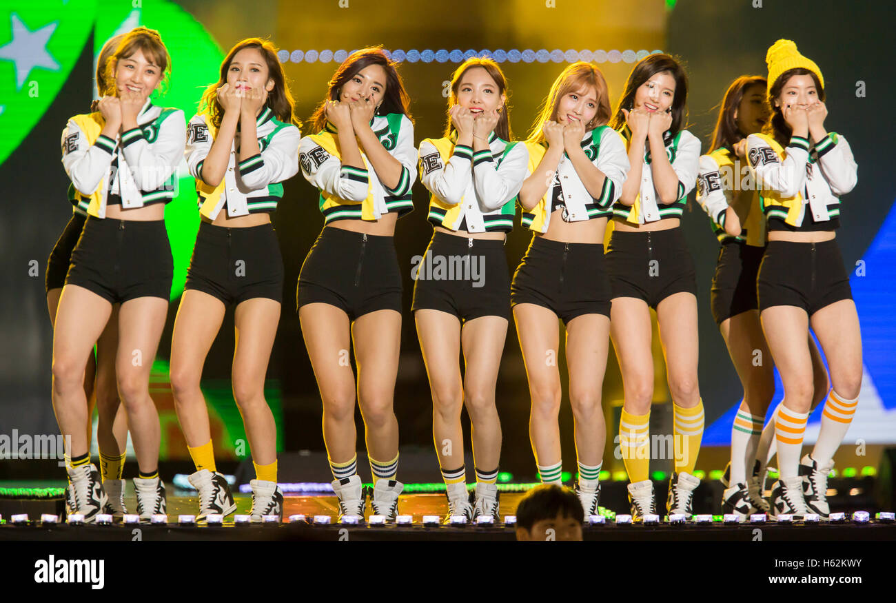 Twice, Oct 8, 2016 : South Korean girl group Twice performs at MBC ...