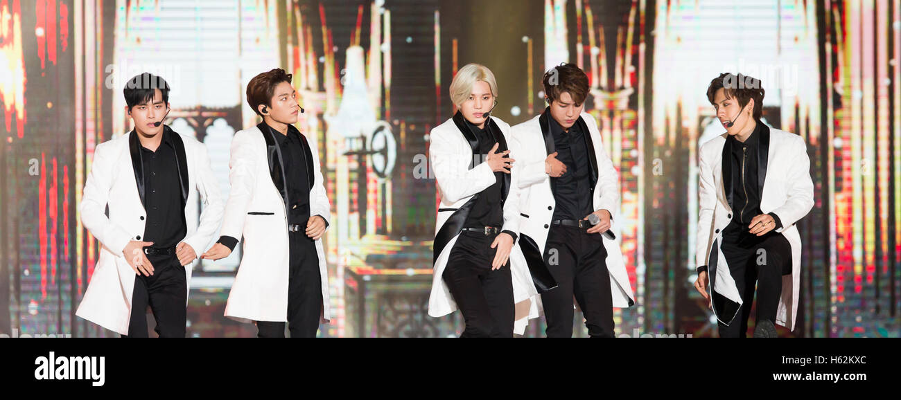 Boy band infinite hi-res stock photography and images - Alamy