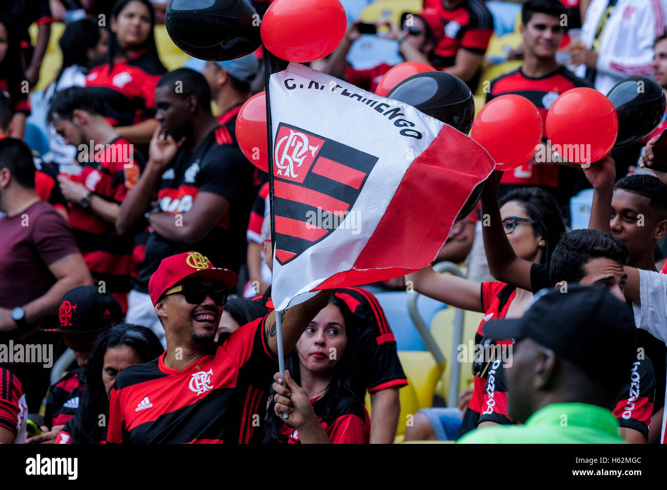 Rio De Janeiro, Brazil. 23rd Oct, 2016. Flemish fans for Flamengo vs ...