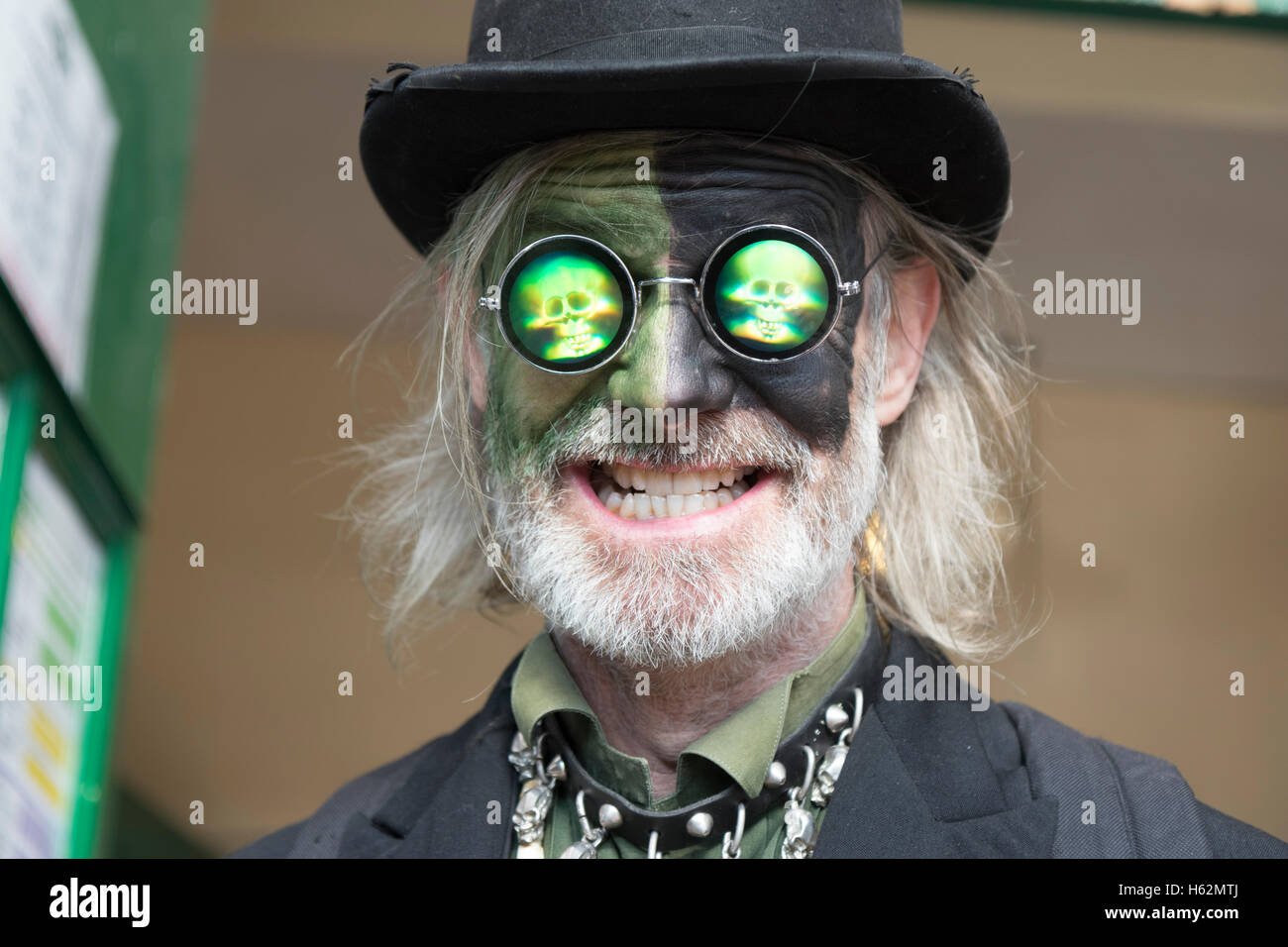 Johnny morris hi-res stock photography and images - Alamy