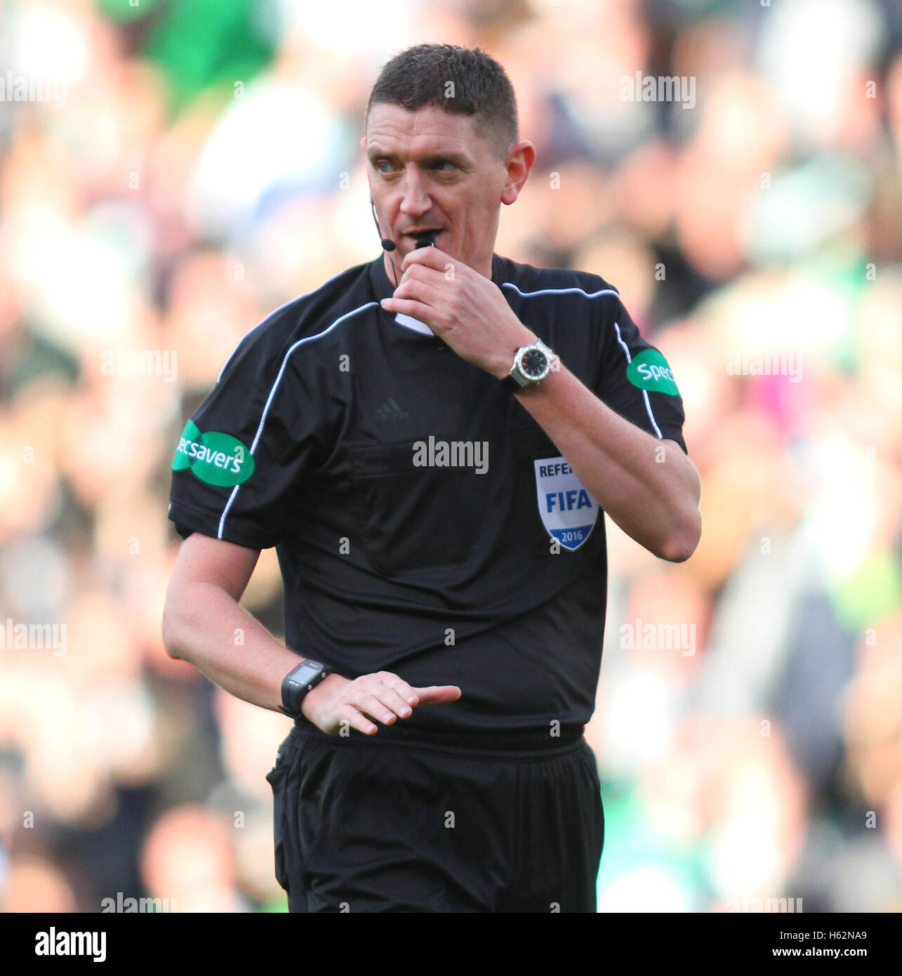 Referee craig thomson hi-res stock photography and images - Alamy