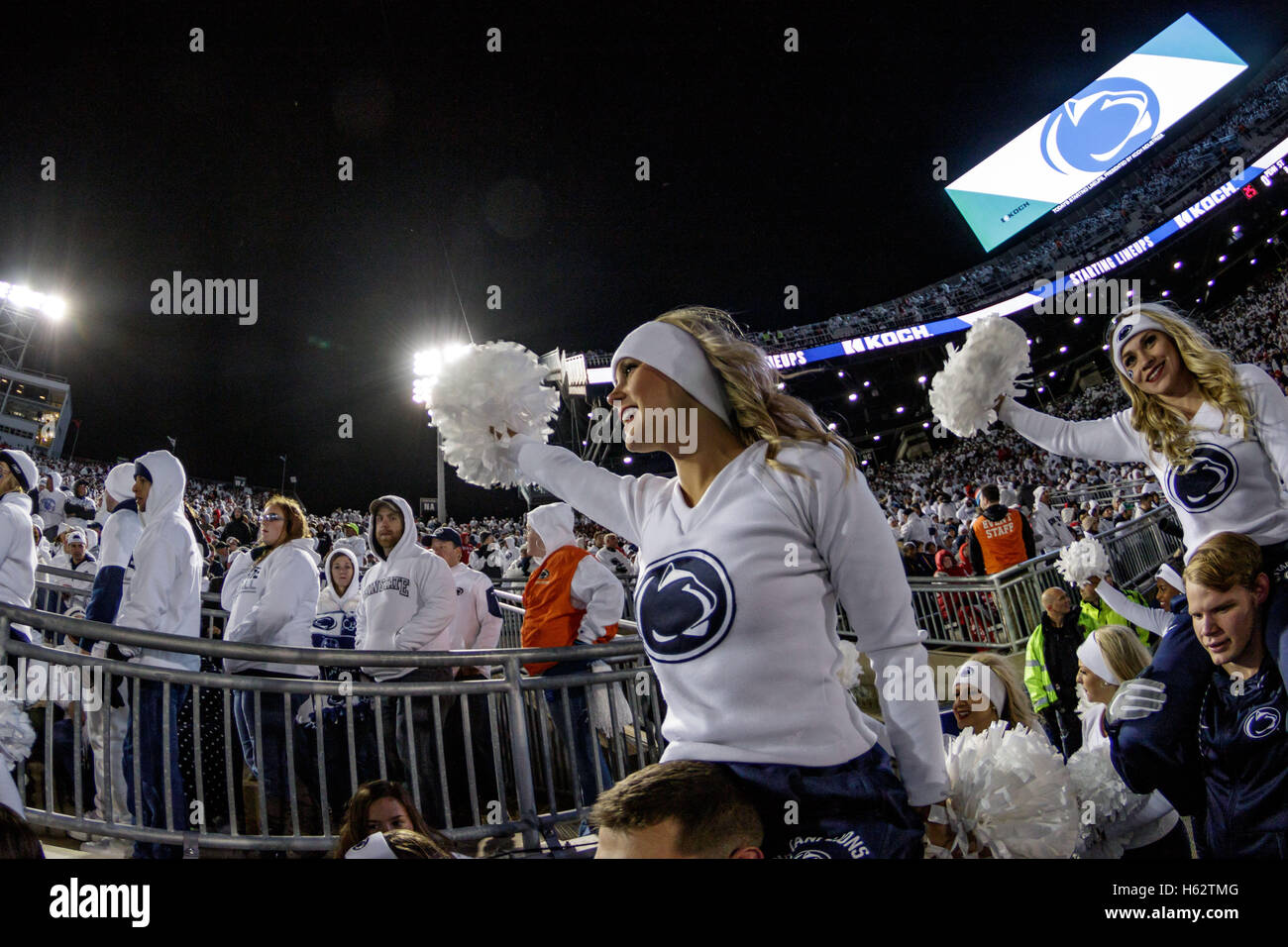Penn state cheerleaders hi-res stock photography and images - Alamy