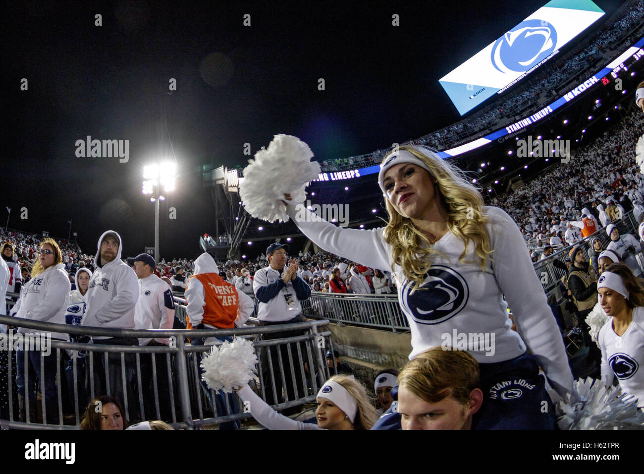 Penn state cheerleaders hi-res stock photography and images - Alamy