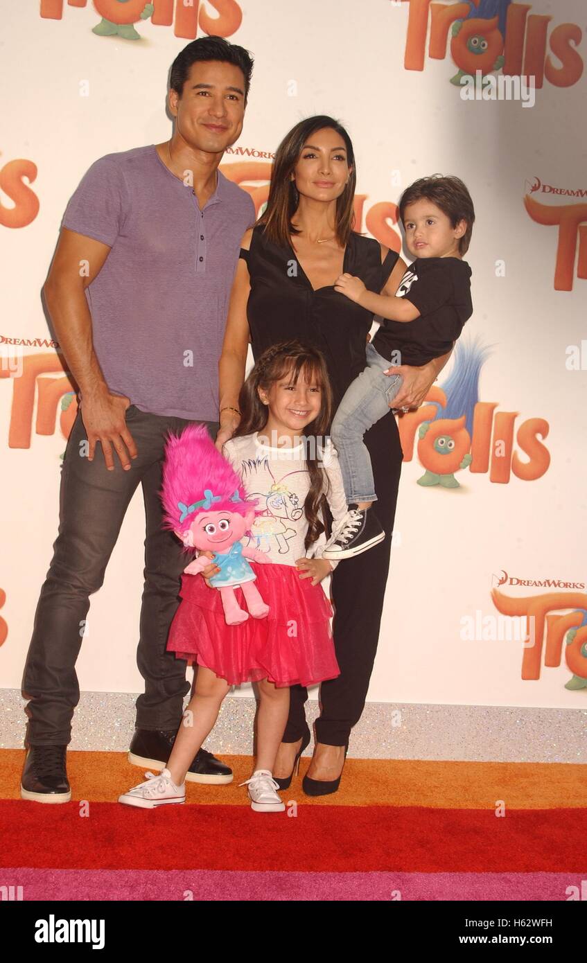 Mario lopez and family hi-res stock photography and images - Alamy