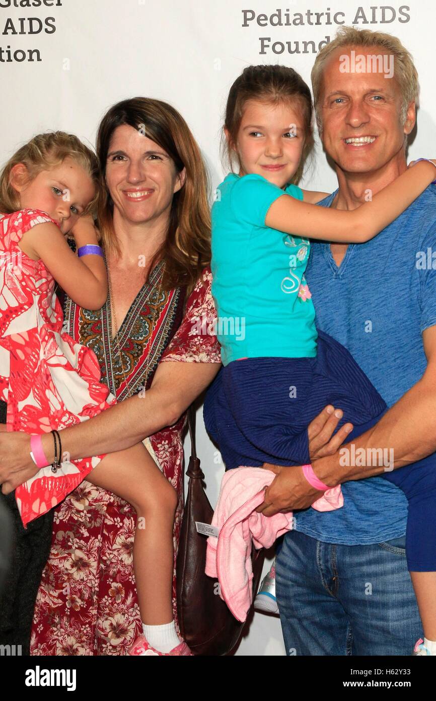 Culver City, CA. 23rd Oct, 2016. Patrick Fabian, family in attendance ...