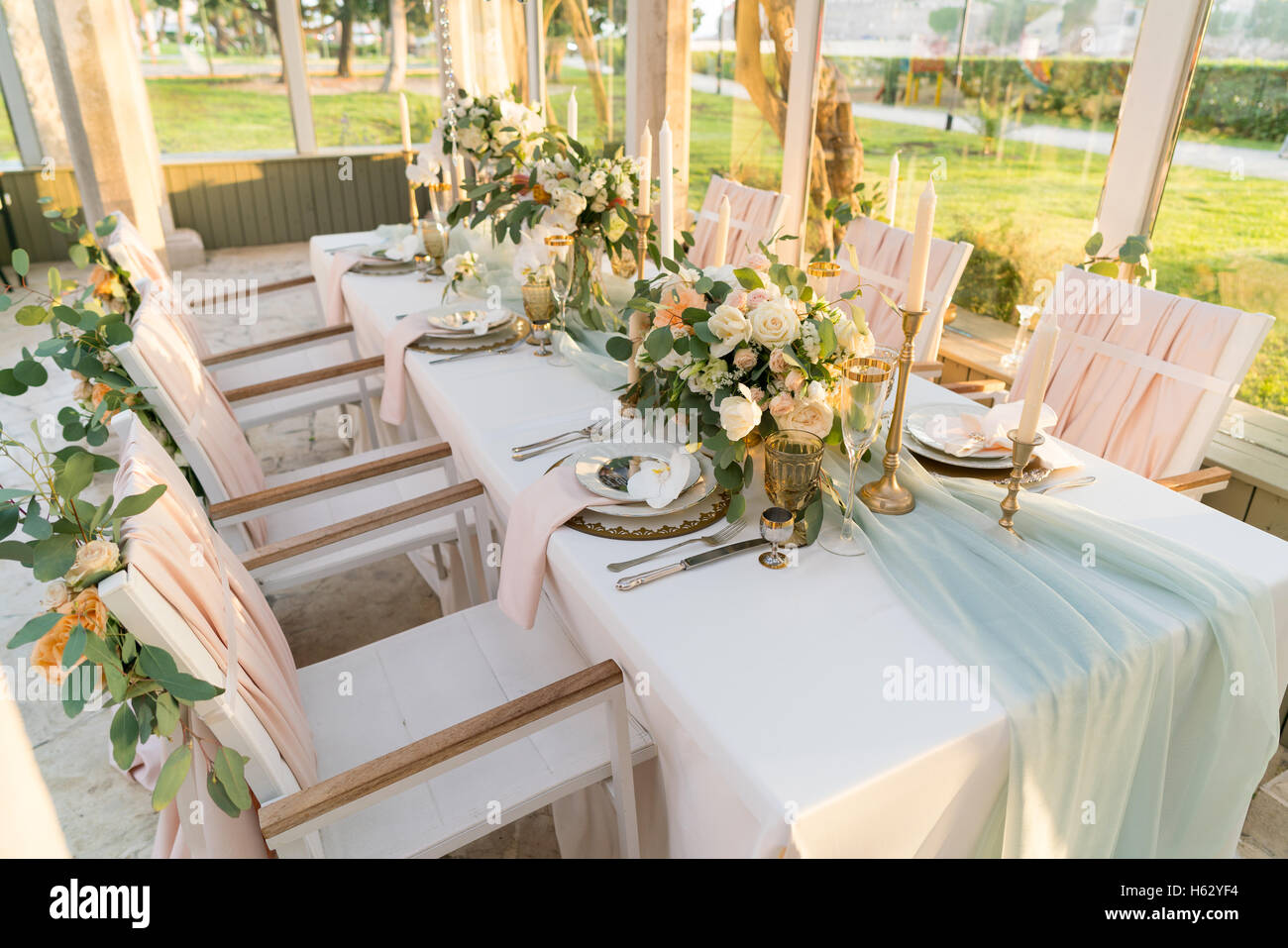 beautifully decorated table with flowers Stock Photo - Alamy