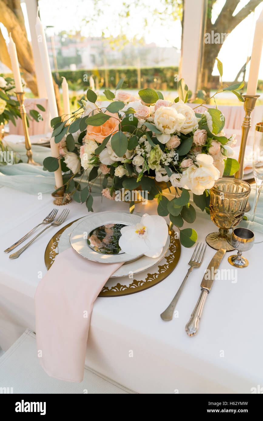 beautifully decorated table with flowers Stock Photo - Alamy